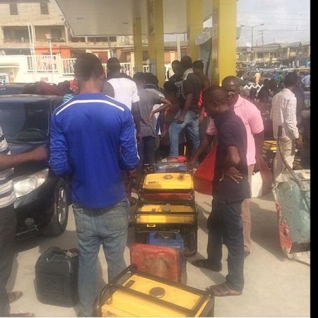 See Photo of People Queuing With Their Generators At Filling Station as Fuel Scarcity Returns
